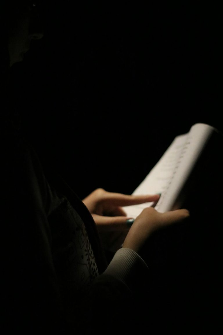 How to Use Dark Mode in OneNote Across All Platforms - Automatic Backlinks